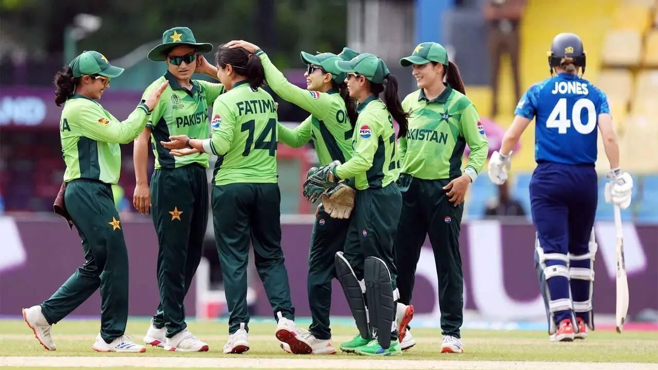 ENG vs PAK LIVE: Pakistan bowlers leave England reeling - watsup